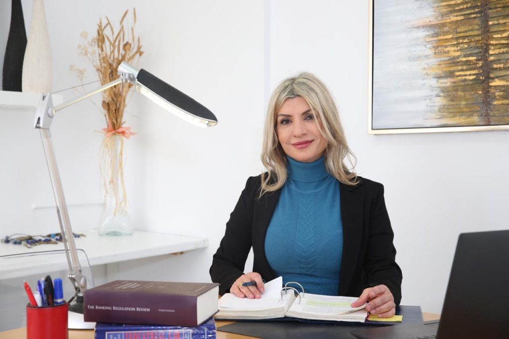Maria Vassiliou #separator_saBUSINESS RESTRUCTURING • MEDIATION • SEMINARS